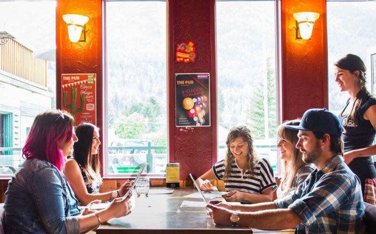 Fernie - Park Place Lodge - The Pub Bar and Grill
